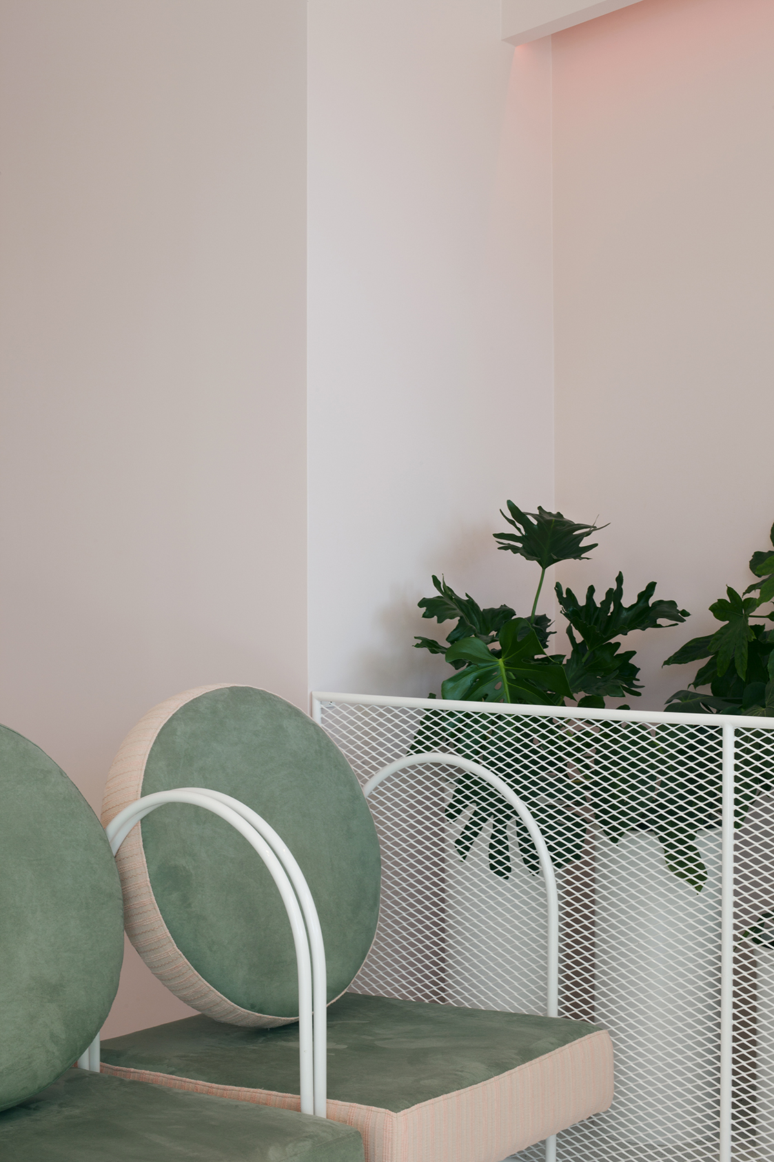 STUDIO : GAMEIRO — Capsule Chair